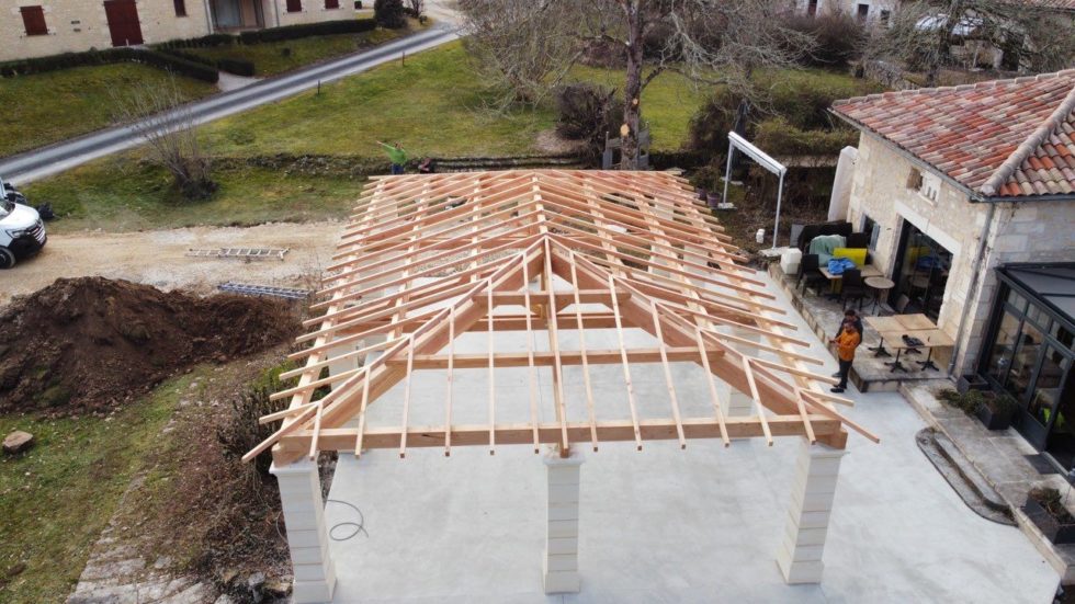 Charpente traditionnelle en douglas origine France - Brives Constructions